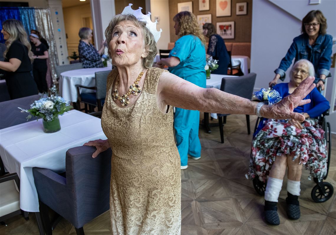 They had a ball and didn't stay up late at this senior prom ...