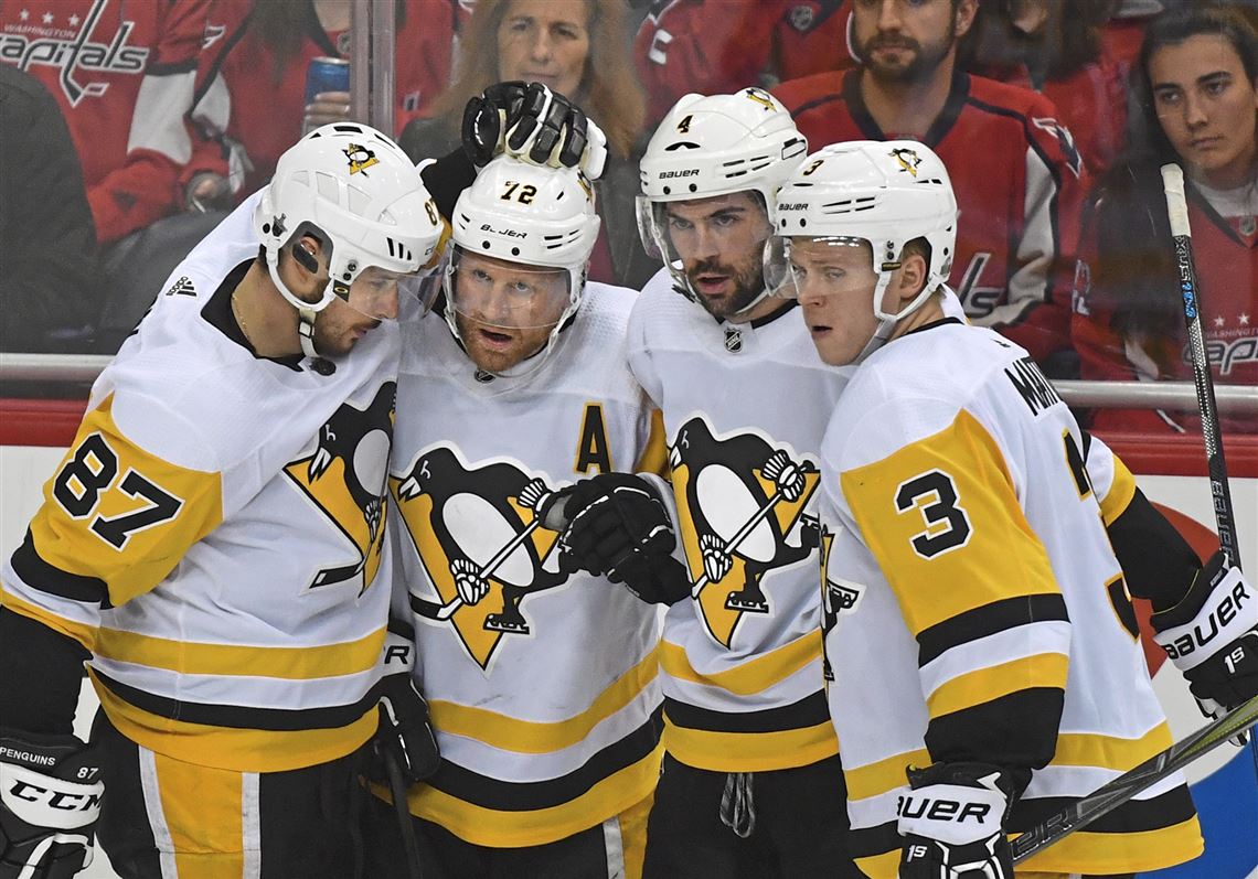 Penguins fans rallied outside the National Portrait Gallery again ...
