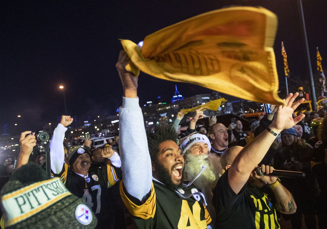 Steelers night games draw different crowd | Pittsburgh Post-Gazette