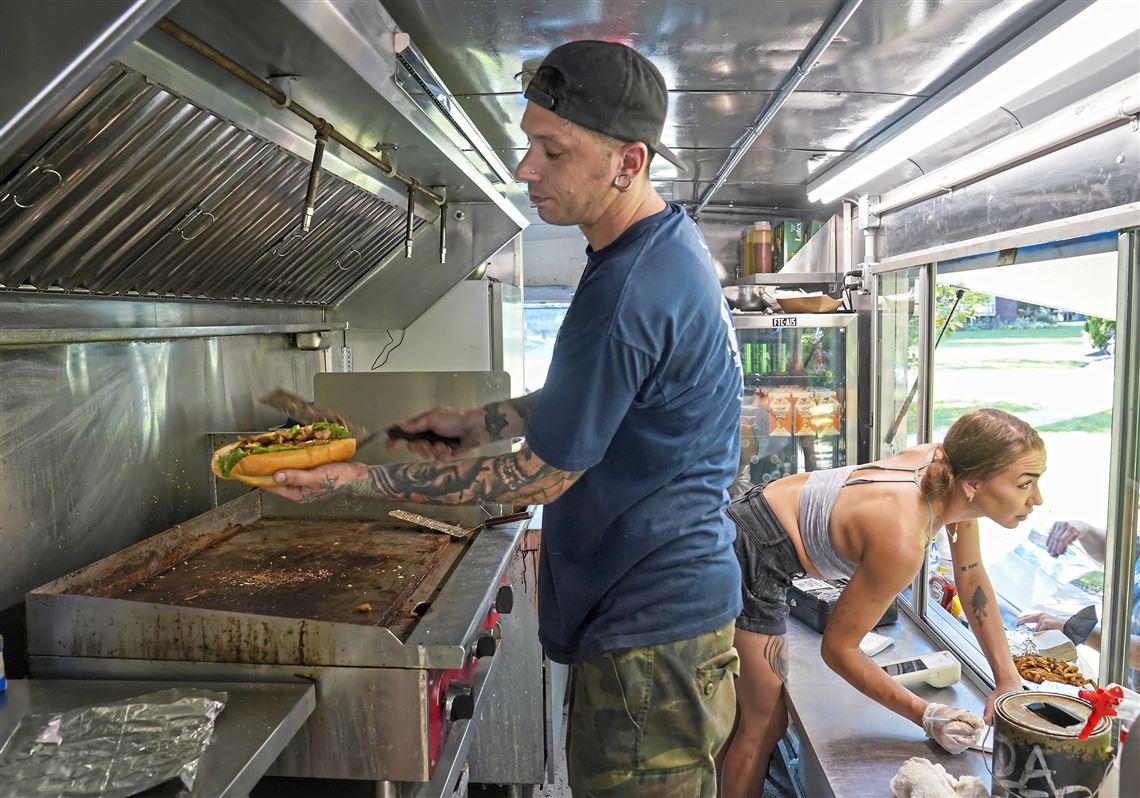 Brake & Eat: Cheesesteak and wings take off at Streets on the Fly ...