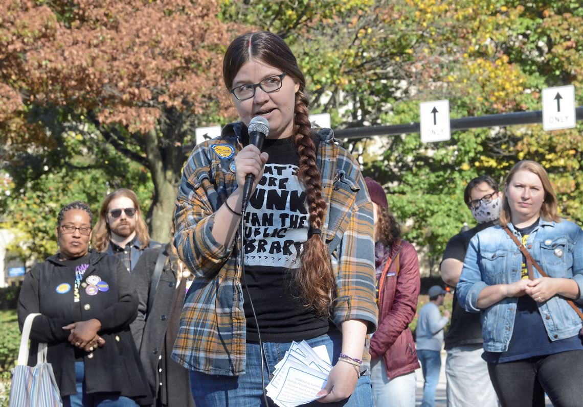 Energized USW library and museum workers in Oakland rally for contract ...