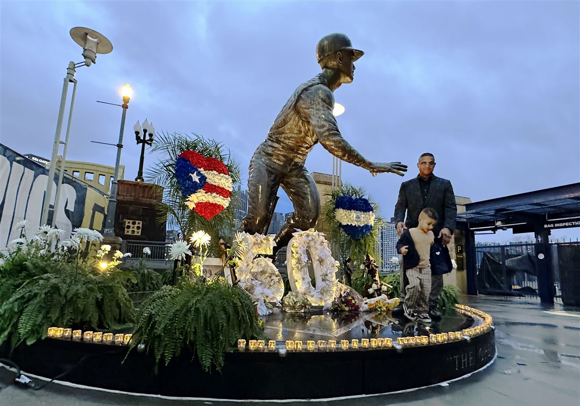 Impromptu Ceremony Outside PNC Park Statue Stirs Emotions On 50th