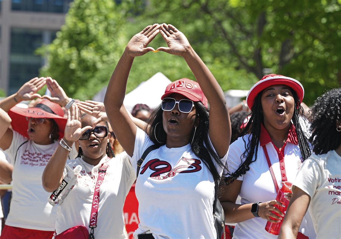 Juneteenth parade draws hundreds for Downtown Pittsburgh celebration ...