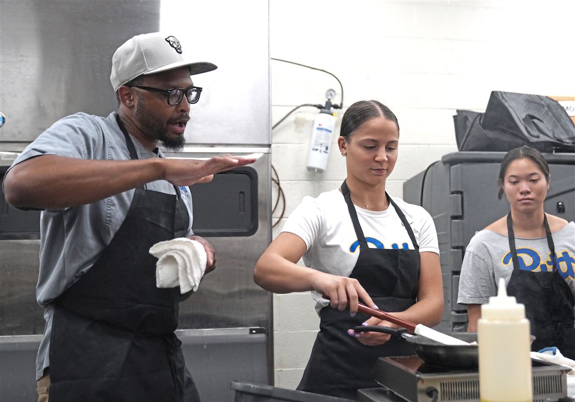 Pitt Nutrition's cooking classes teach athletes how to prepare healthy ...