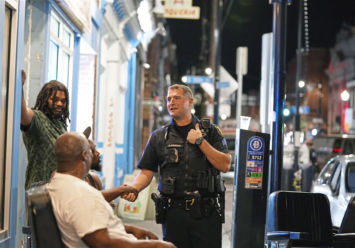 South Side police patrols give merchants and residents renewed hope ...