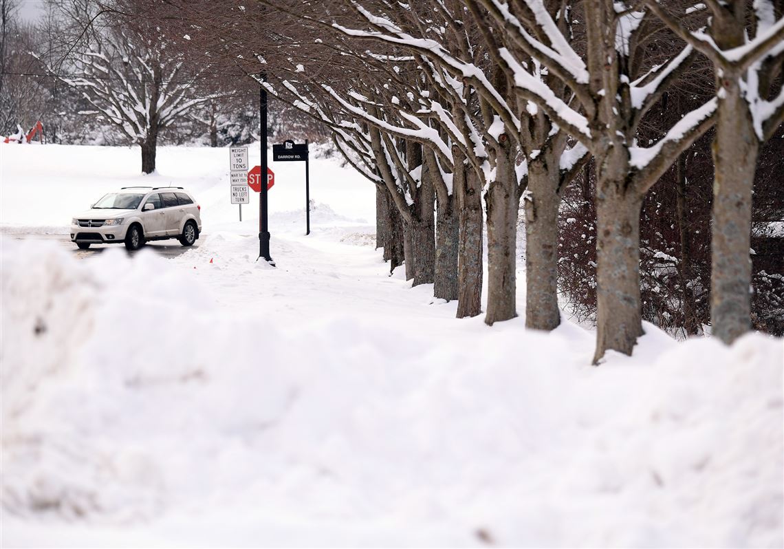 Erie snowstorm: Pittsburgh airport crews helps Erie International clear ...