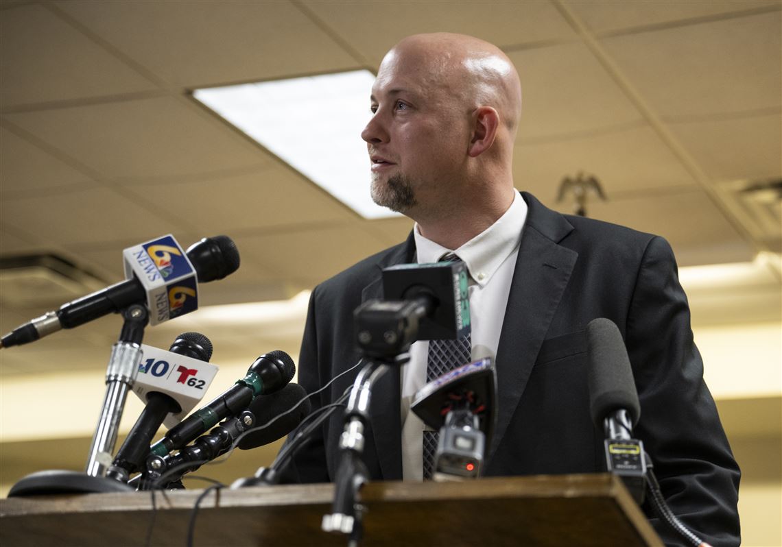 How does the extradition process work for suspects in custody in ...