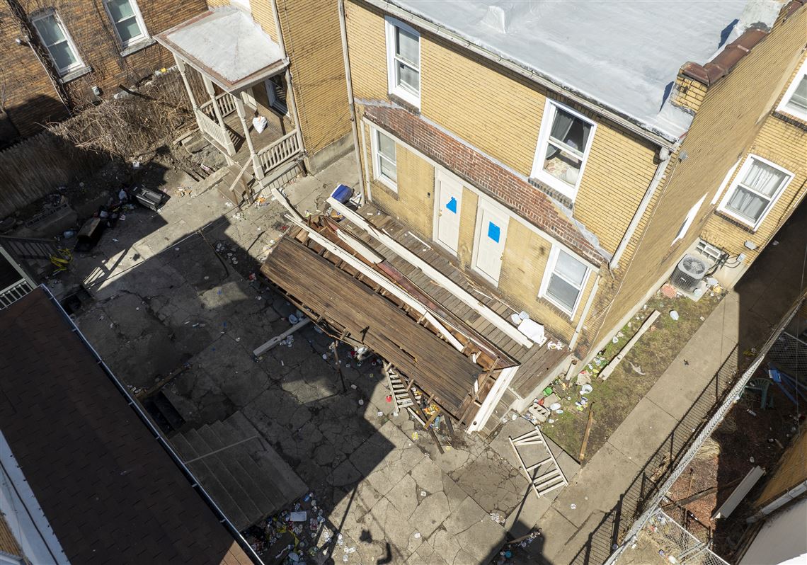 Days after Oakland porch roof collapse, students say they expect Semple ...
