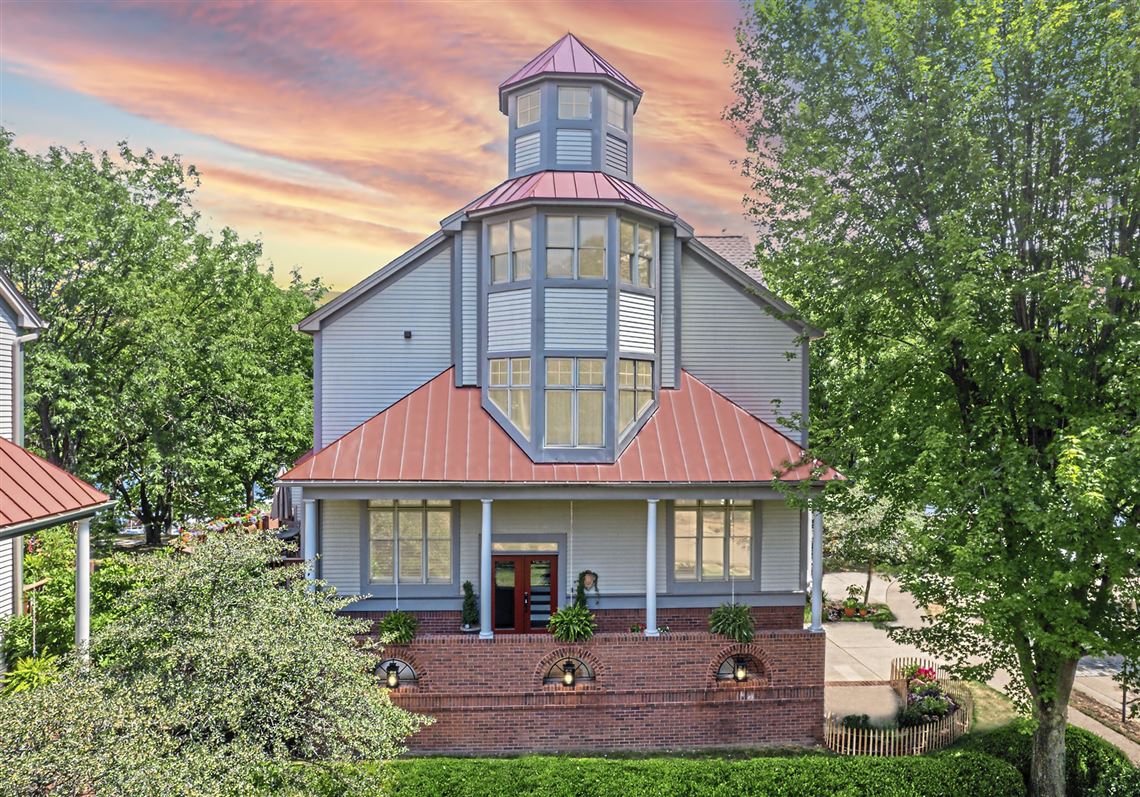 Buying Here: Refreshed Washington's Landing townhome has river views and a nearly $1.3 million ...