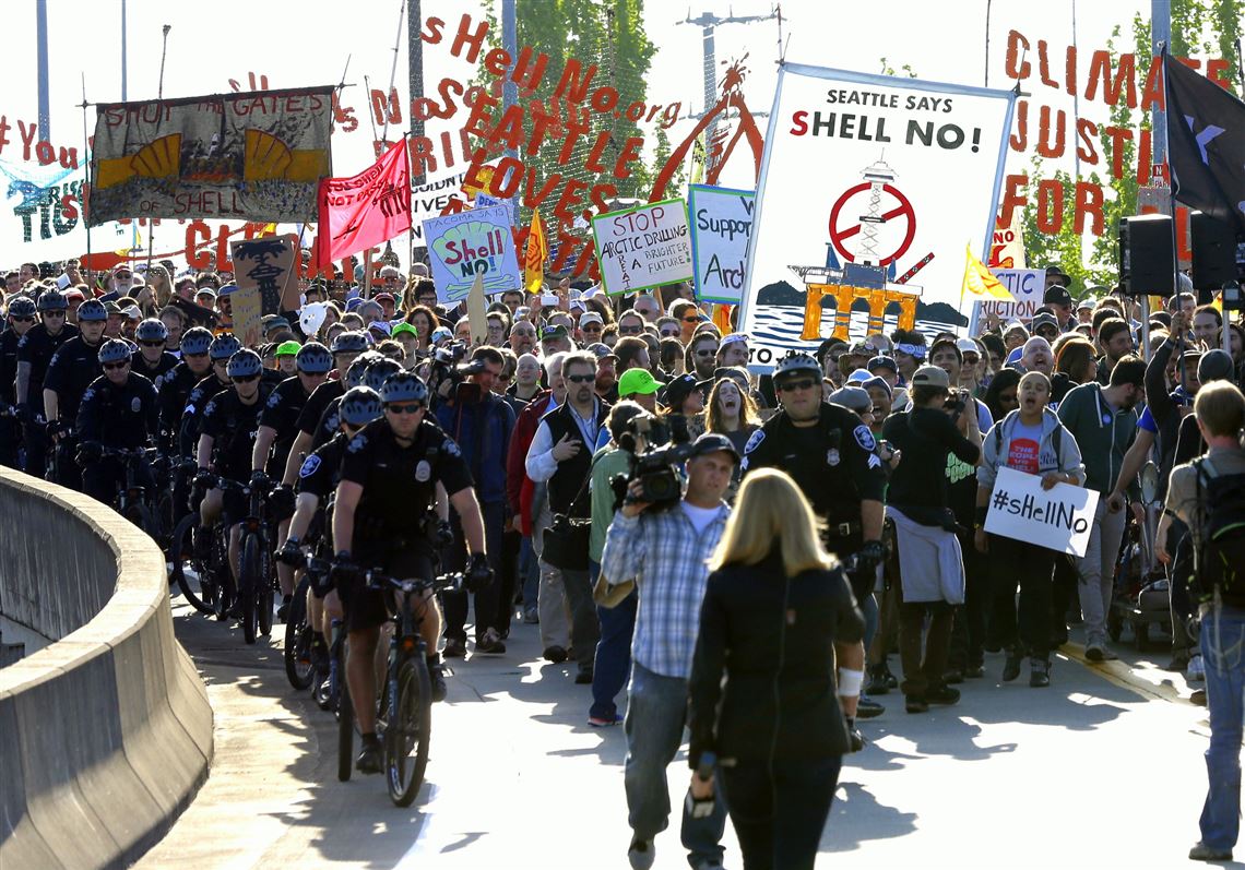 Protesters of Arctic drilling block entry to Seattle port | Pittsburgh ...