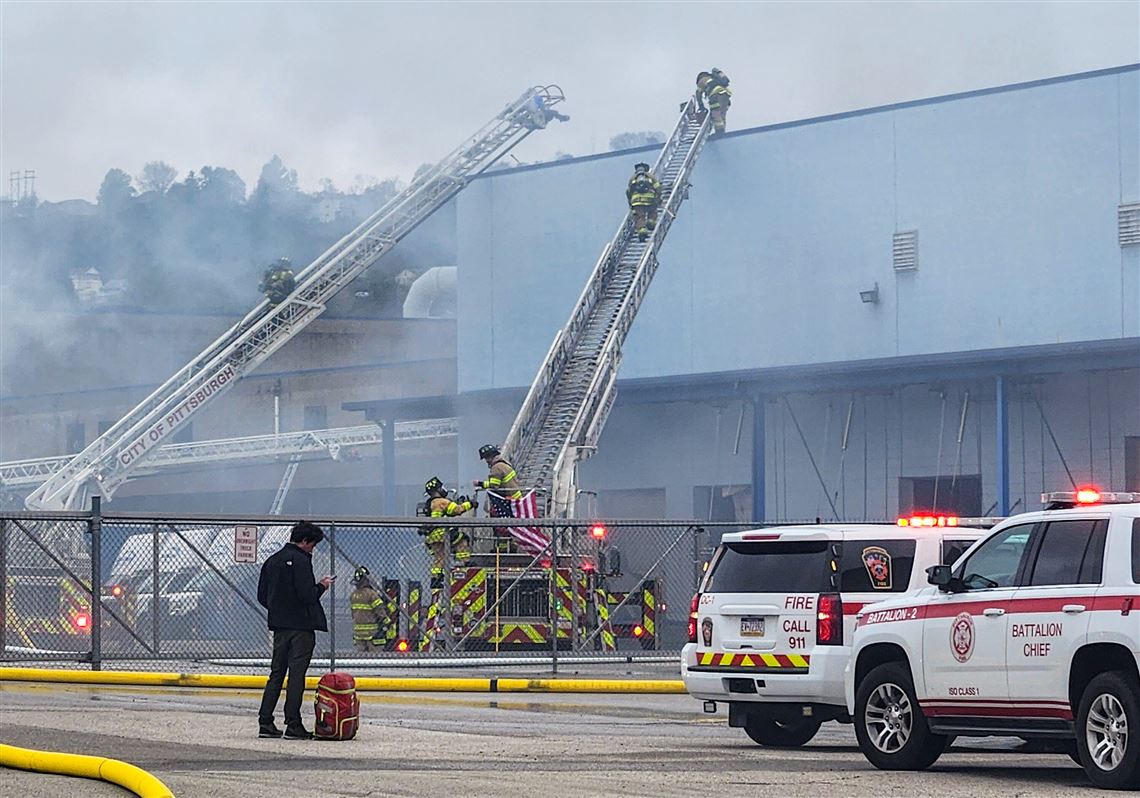 Pittsburgh firefighter injured in 4-alarm Lawrenceville warehouse blaze | Pittsburgh Post-Gazette