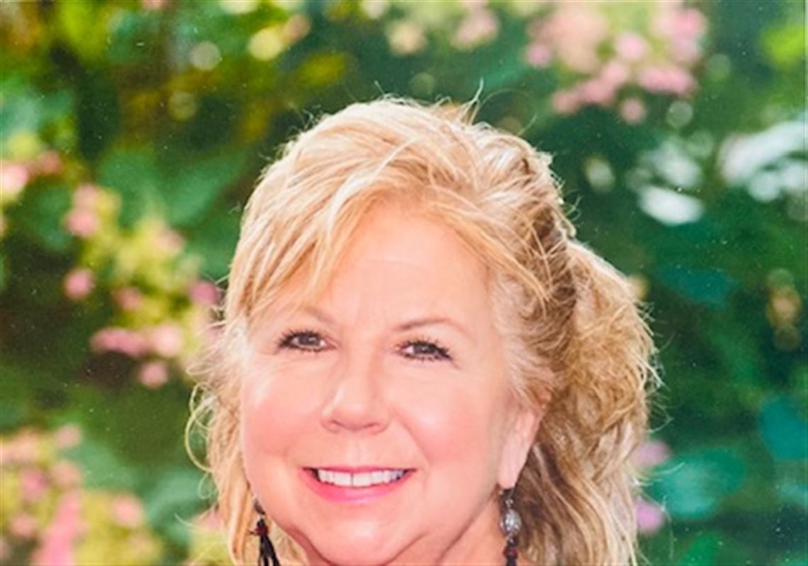 Lora Cook's Instagram, Twitter & Facebook on IDCrawl