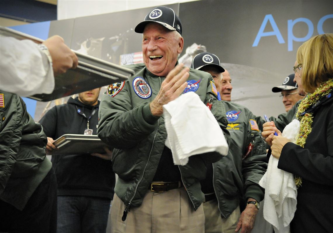 Apollo 15 astronaut Al Worden, who circled moon, dies at 88 ...