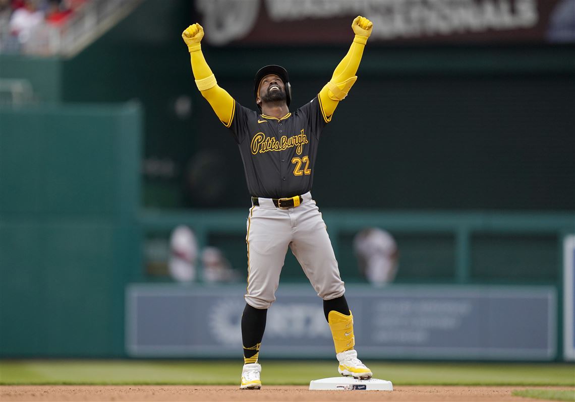 Pirates stay undefeated with late rally, off to best start in 41 years ...