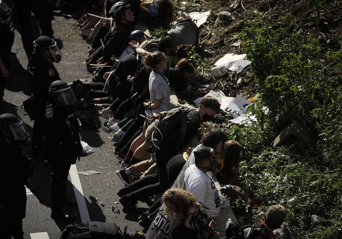 Report on Philadelphia police protest response finds flaws | Pittsburgh ...