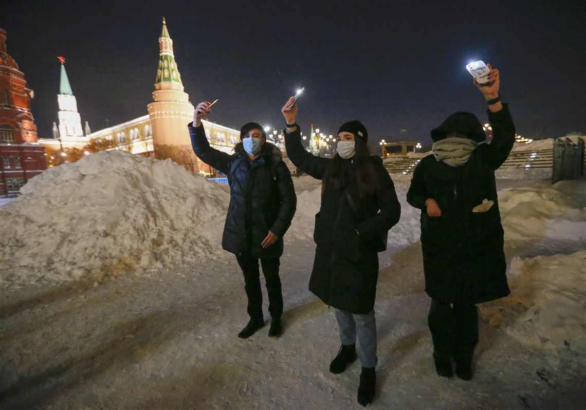 Pro-Navalny 'flashlight' protests light up Russian cities, despite ...