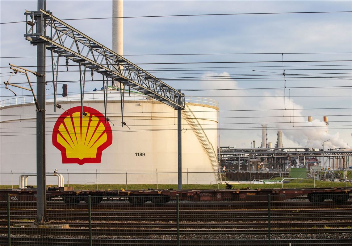 Climate change concern mark shifts at Shell and Exxon that may ...