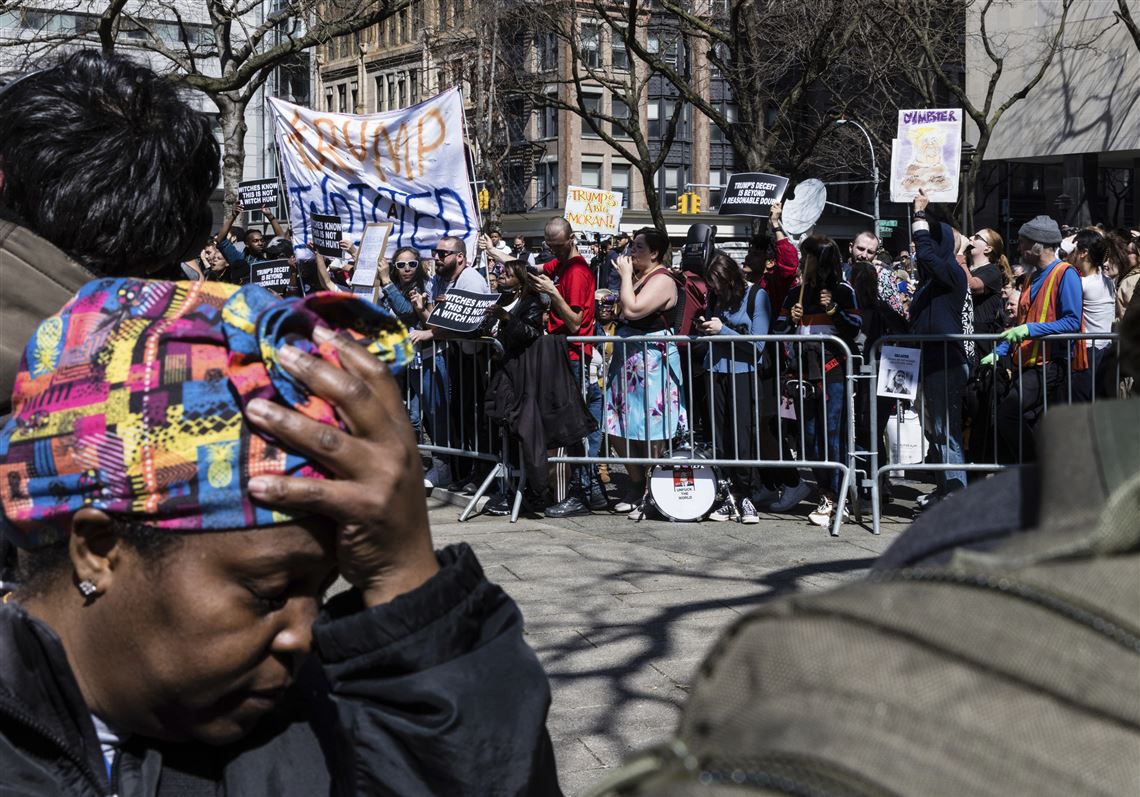Crowded Courthouse Photos: Santa Rosa's Old Courthouse Square Through