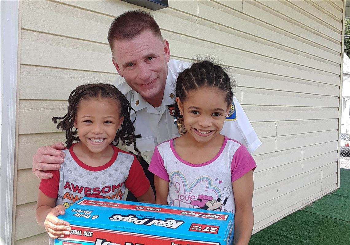 Baltimore kids surprise police officer with ice pop on hot summer day ...