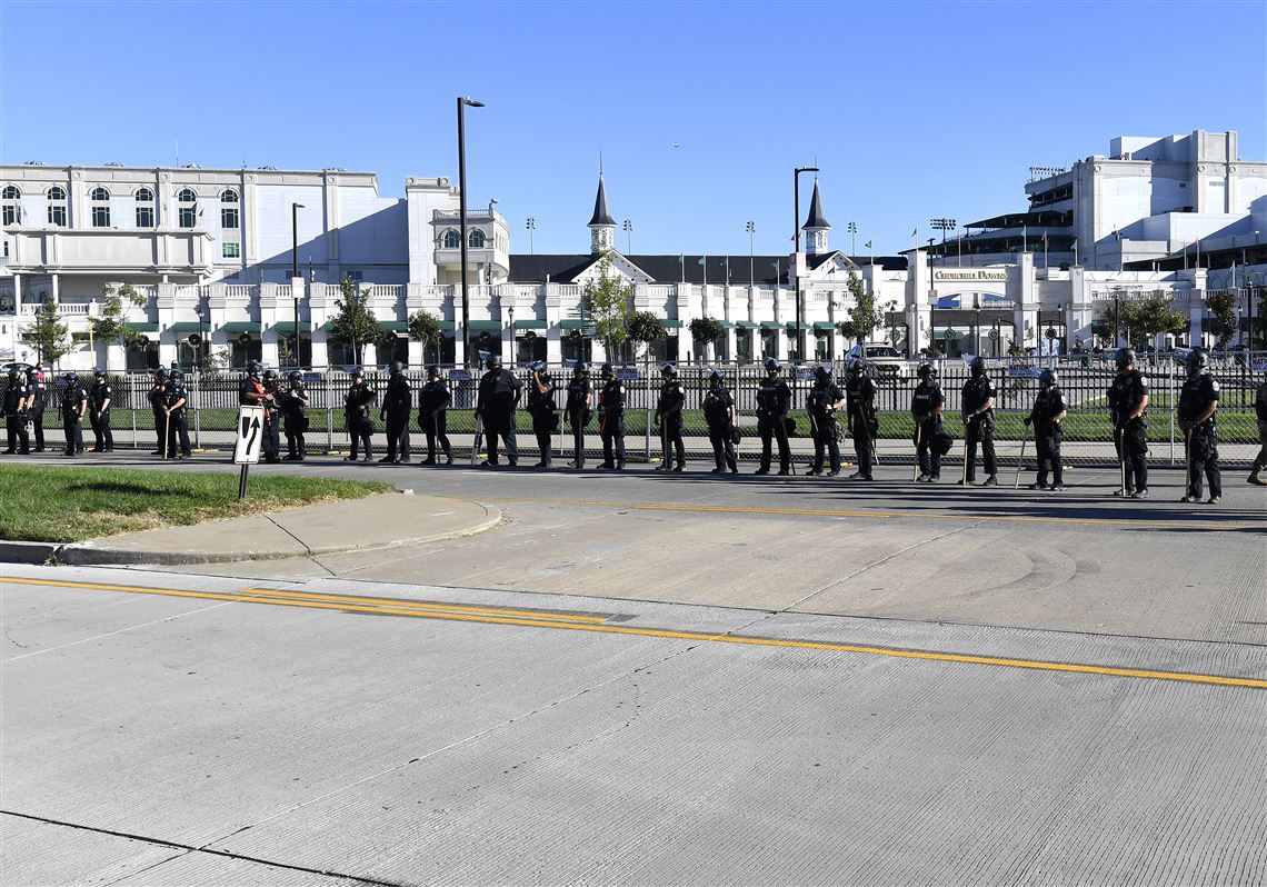 Thousands peacefully protest outside Kentucky Derby | Pittsburgh Post ...