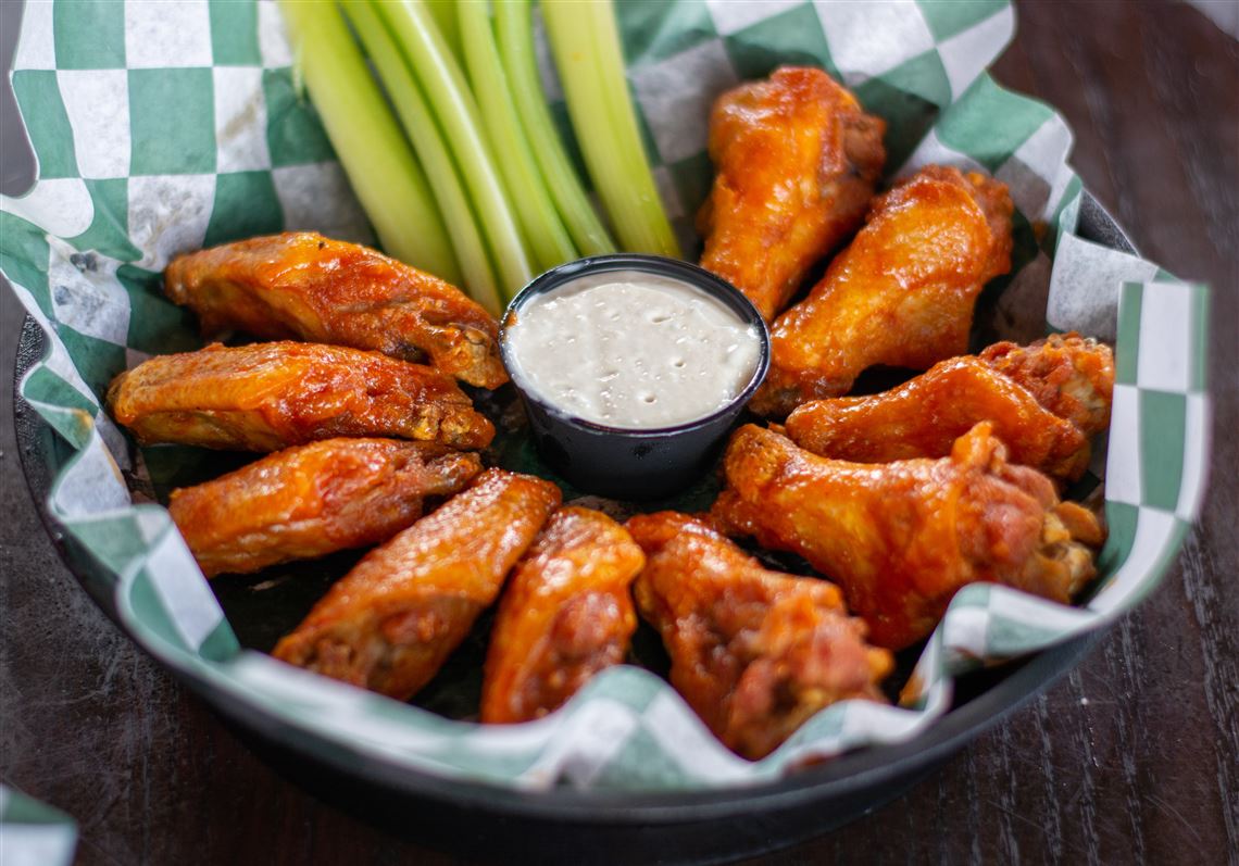 The Fumbler is good at winging it when it comes to football picks ...