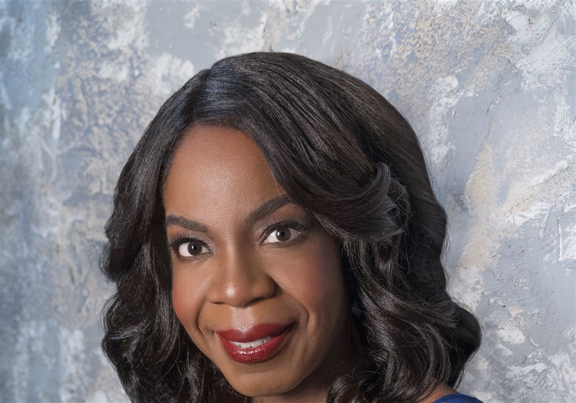 Review: Edda Fields-Black’s 'Com­bee' is an in­vi­ta­tion to join a cen ...