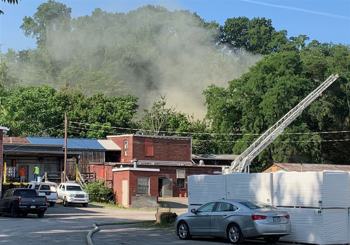 Authorites respond to fire at roofing company in Epslen | Pittsburgh ...