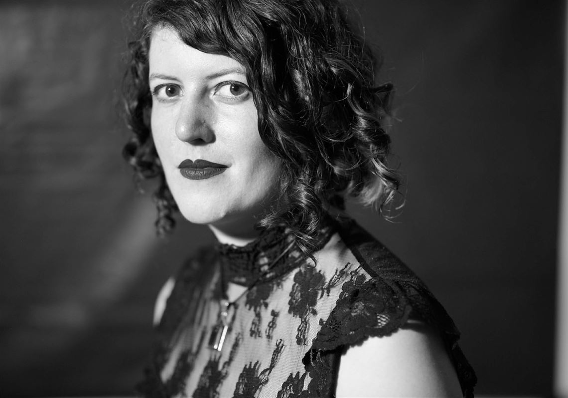 Sisters fight to become the queen in kingdom full of secrets ...