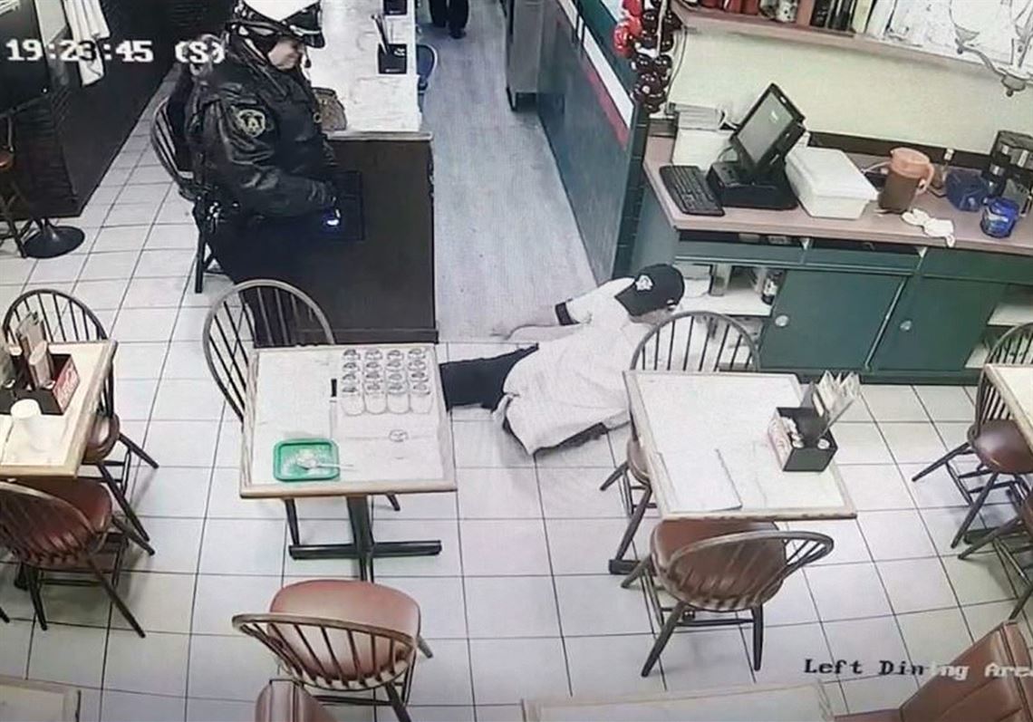 FBI reviewing Pittsburgh police officer's use of Taser in Downtown ...