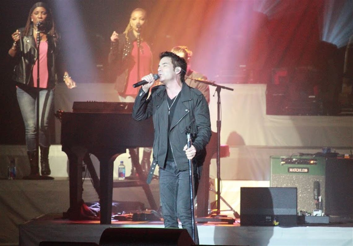Train pulls into Pavilion with lively, colorful show | Pittsburgh Post ...