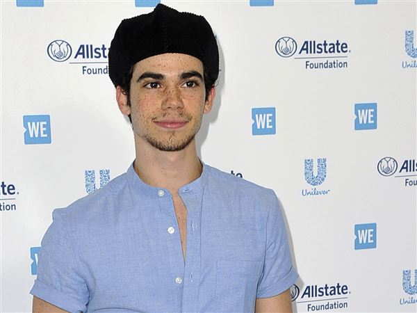 Dolphin Tale 2 Cameron Boyce